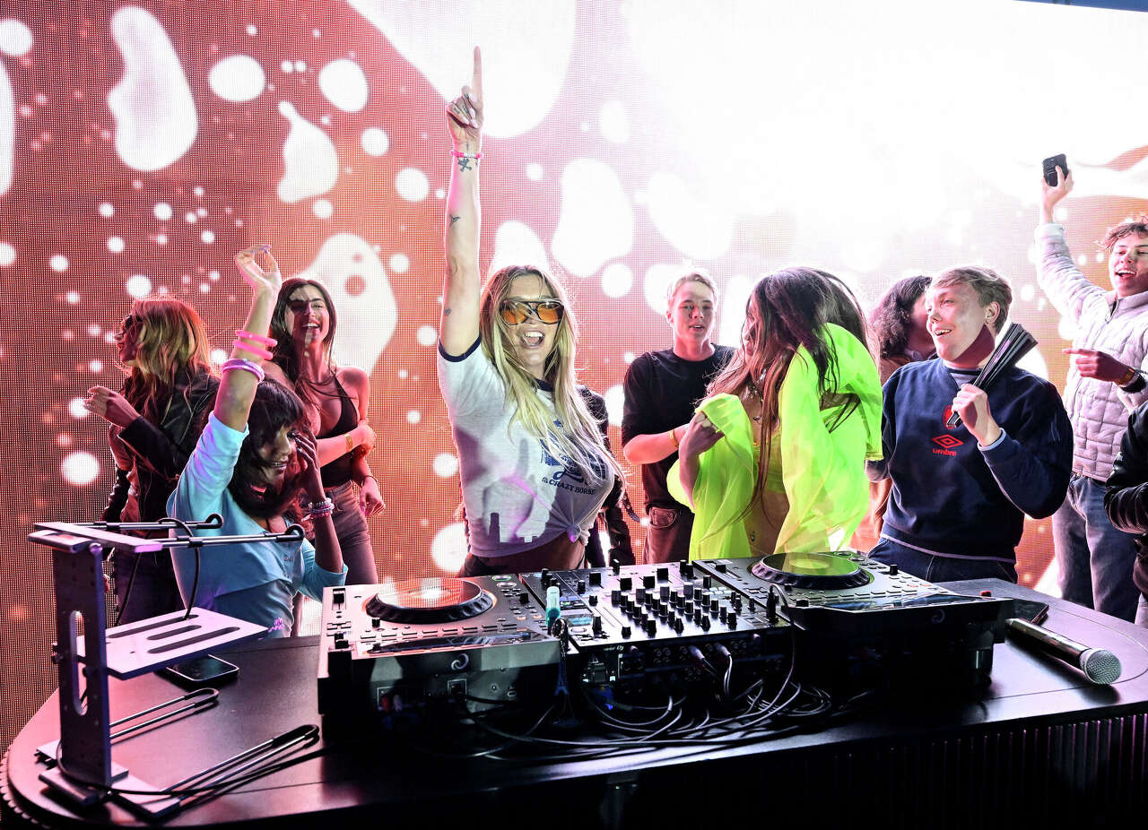 Kesha declares she's moving to San Francisco during surprise DJ set