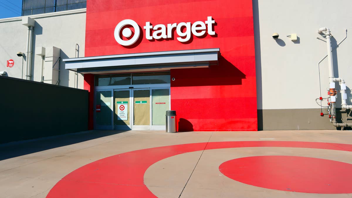 Target's $1,200 7-piece rattan patio dining set with a wooden tabletop ...