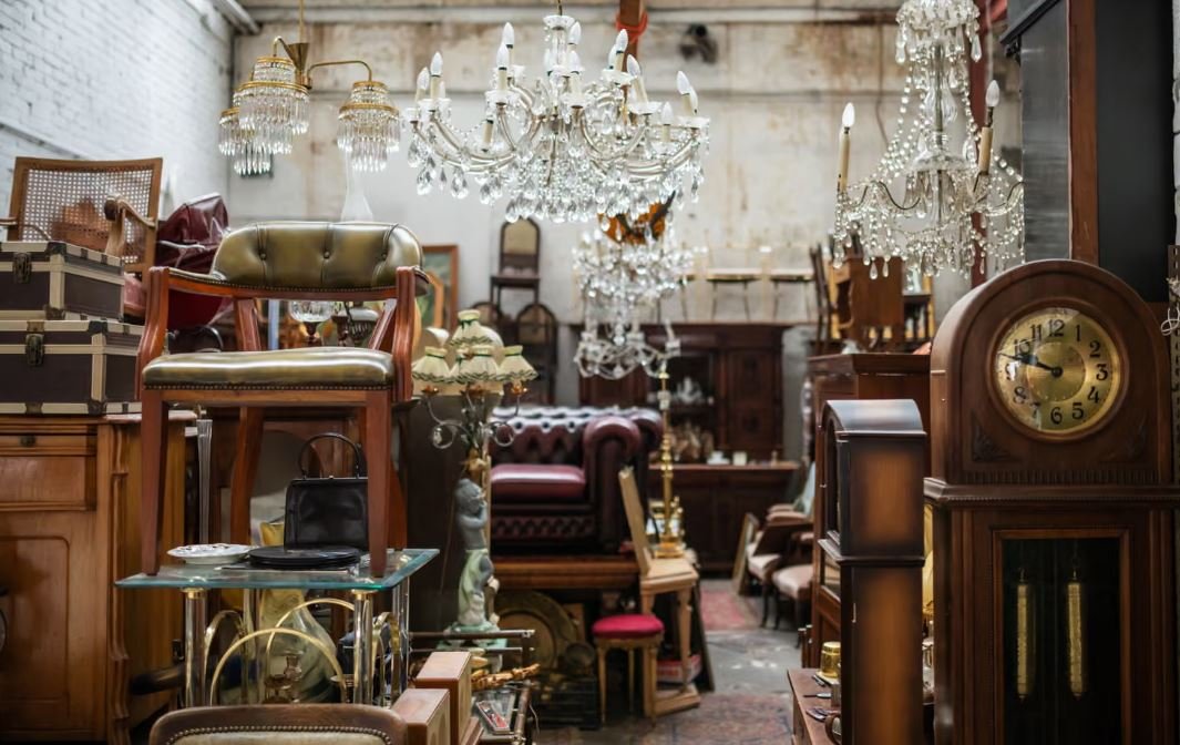 7 vintage furniture pieces you’ll never regret buying