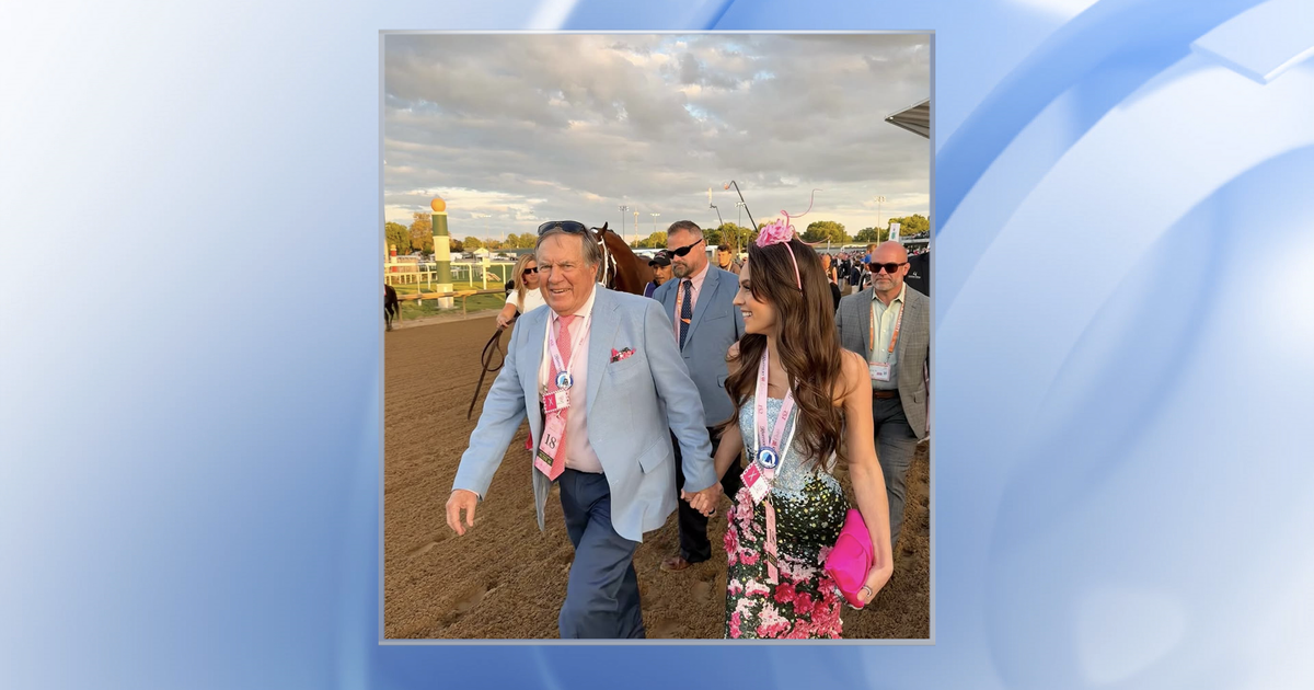 Bill Belichick, Jordon Hudson 'trudge through the mud' at Kentucky Derby