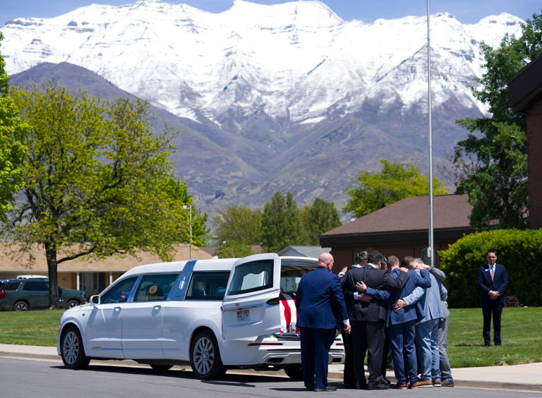 Alan Osmond’s eight sons remember their father at celebration of his life