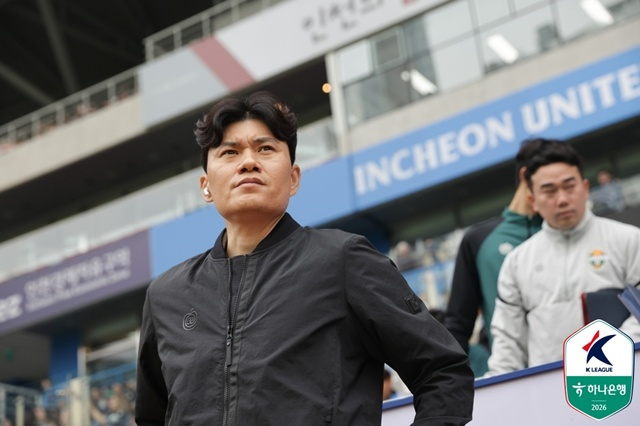 공격수까지 수비가 재밌다니! 사령탑 말이 맞았다... '최소 실점 1위' 강원 만든 정경호 매직 [인천 현장]