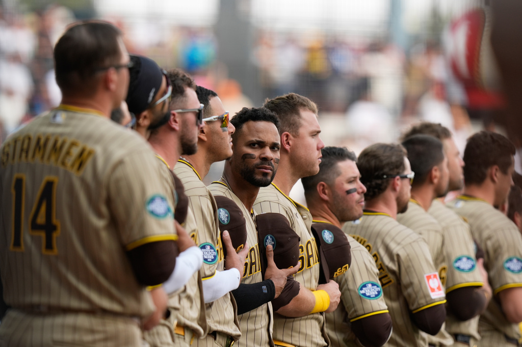 Padres announce agreement to sell team to investor group led by Kwanza ...