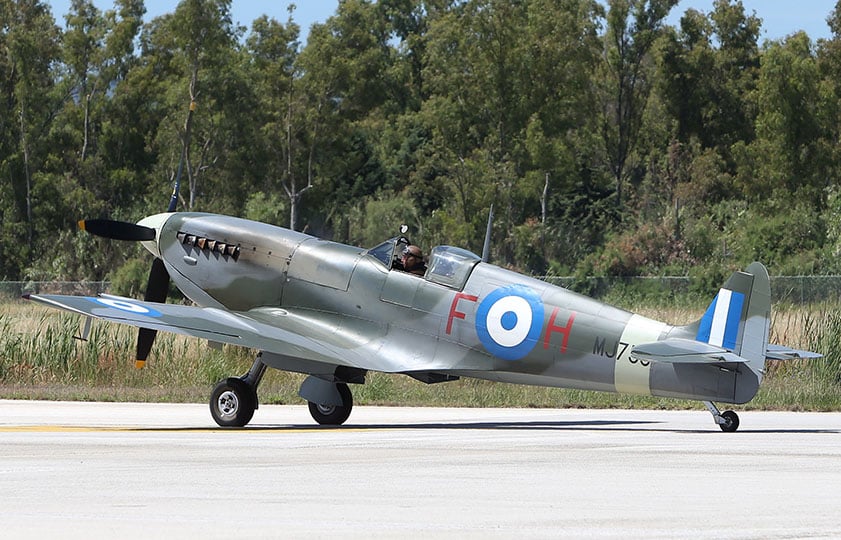 Απεβίωσε ο πιλότος της RAF Τζορτζ Νταν, που είχε φέρει το Spitfire ...