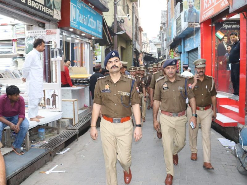 हापुड़ में पुलिस की कार्यशैली पर बड़ी कार्रवाई, दो अधिकारी लाइन हाजिर ...