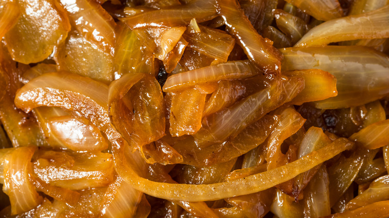 The best type of pan for caramelizing onions