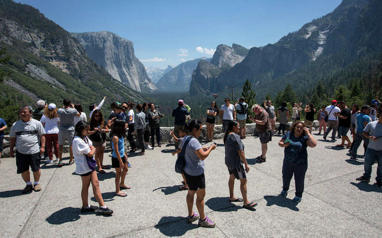 Yosemite warns visitors to avoid the valley as parking lots fill and ...