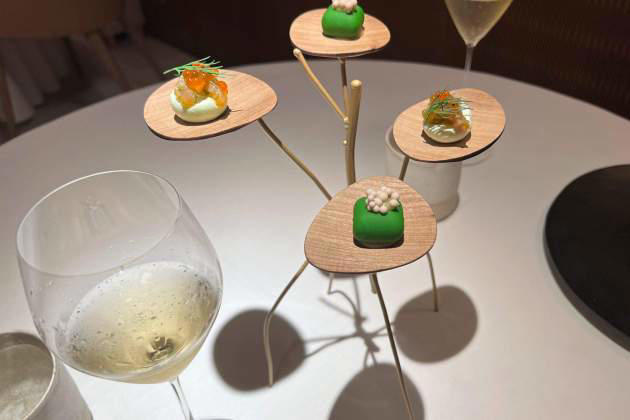 Producto, sala y oficio en un restaurante con una estrella en el ...