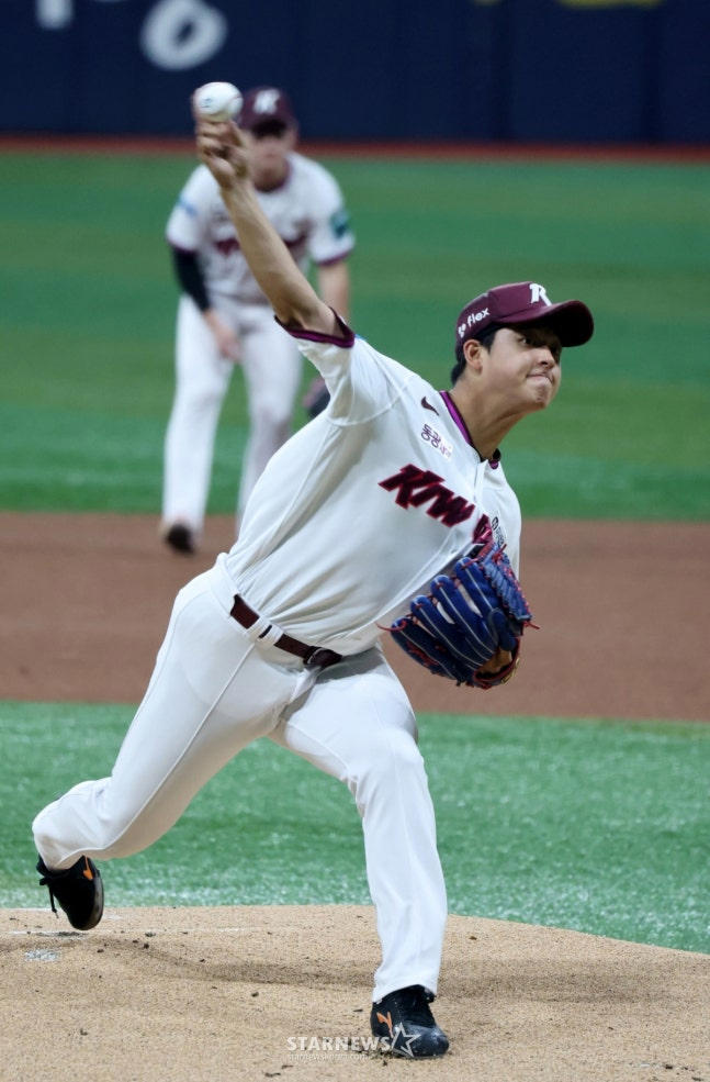 '삼성에 무실점' 박준현, 두산에 혼쭐→3⅔이닝 5실점... 157㎞ 뿌렸지만, 수비 도움도 받지 못했다