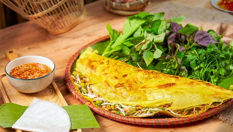 Michelin gushes over Vietnam's sizzling pancakes