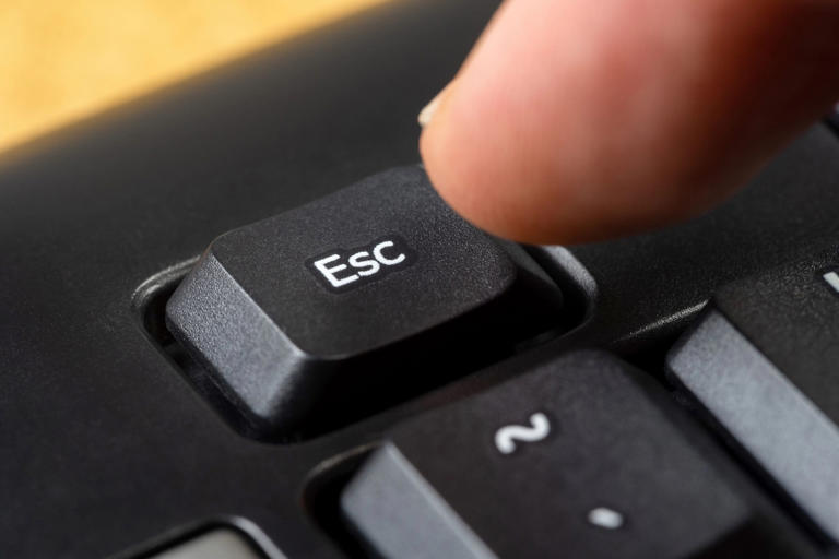 Klávesa Esc: Tlačítko vzniklo kvůli kompatibilitě, nikoliv pro ...
