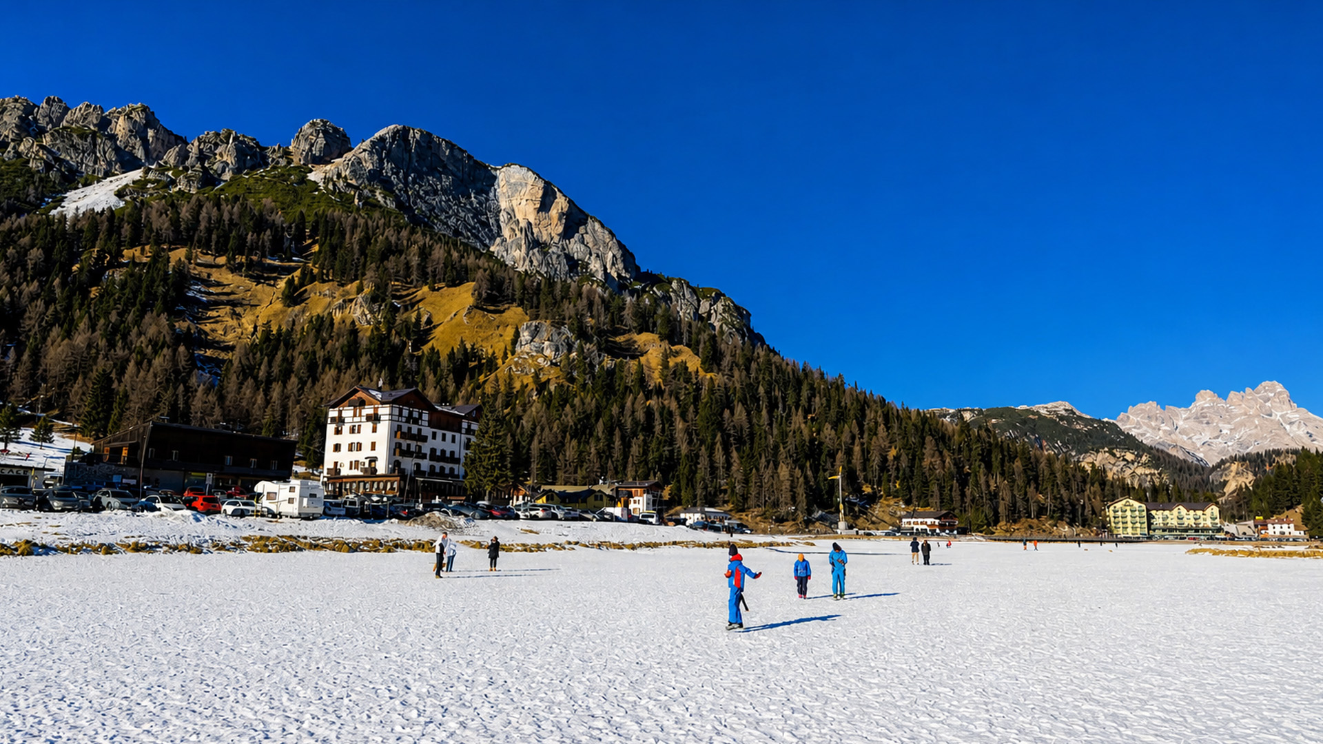 Lago di Misurina becomes a frozen winter wonder (4K)