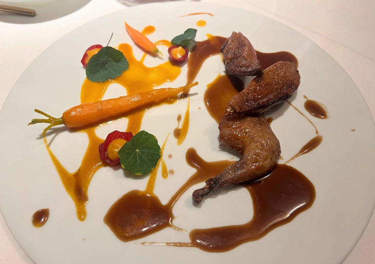 Producto, sala y oficio en un restaurante con una estrella en el ...