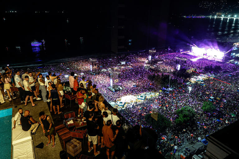 Shakira thrills a crowd of 2 million with free concert on Brazil’s ...