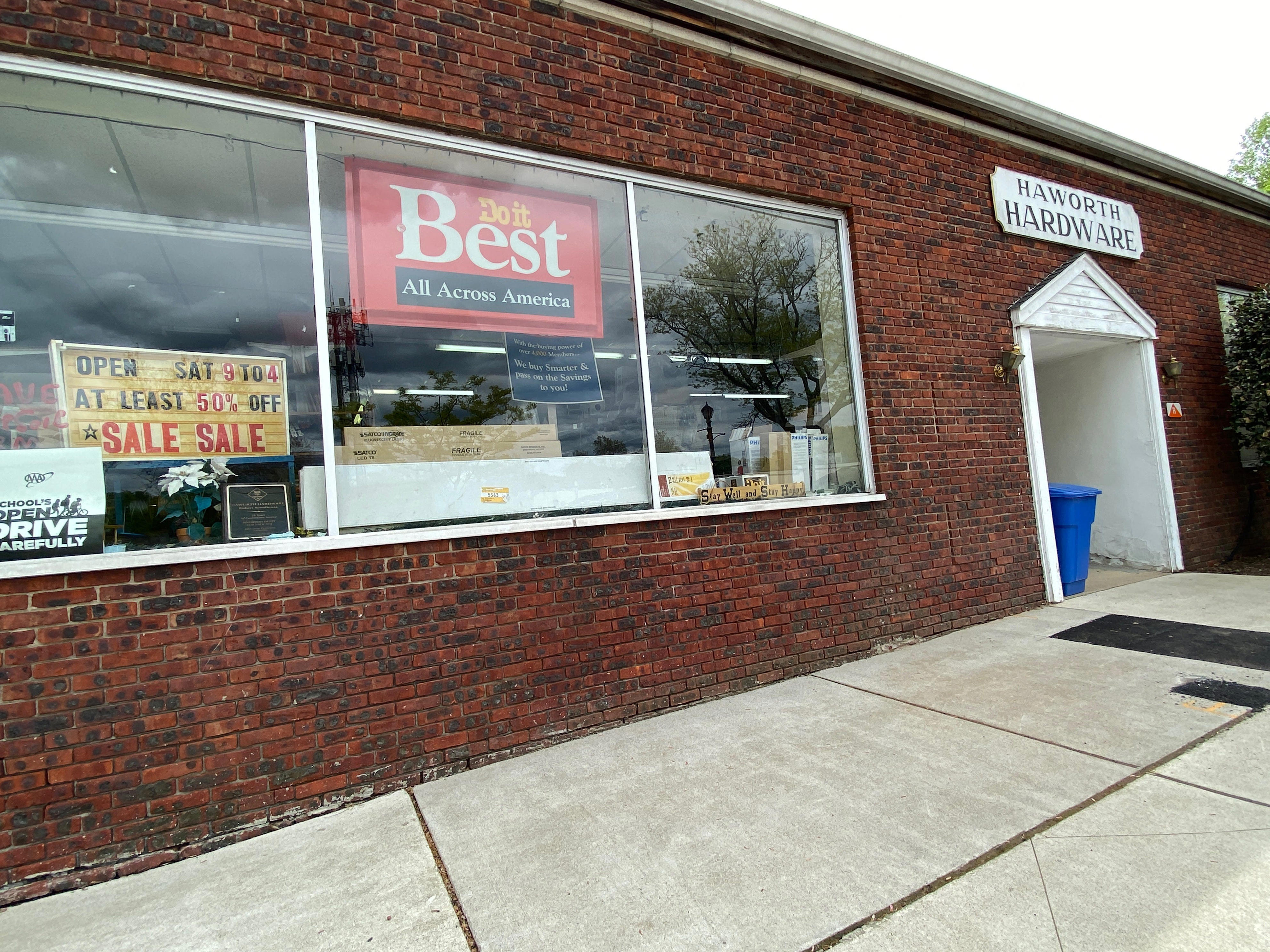 Haworth Hardware holds one final sale and a trip down memory lane