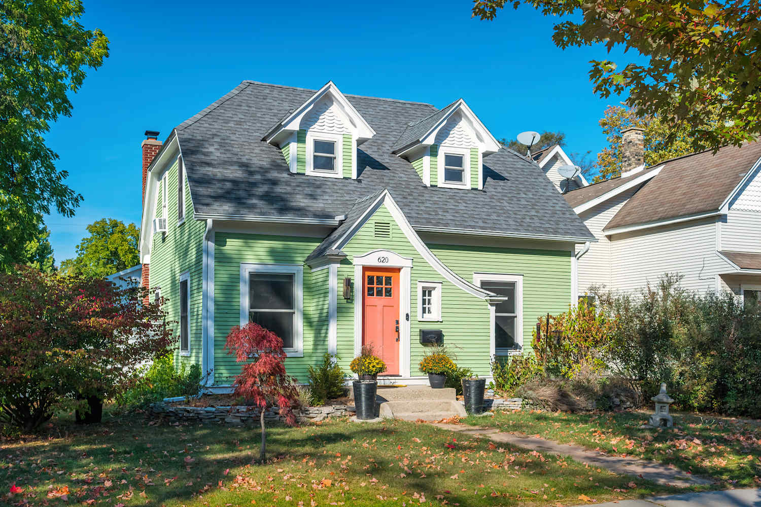 Every home should have this 200-year-old whimsical feature (I think it ...