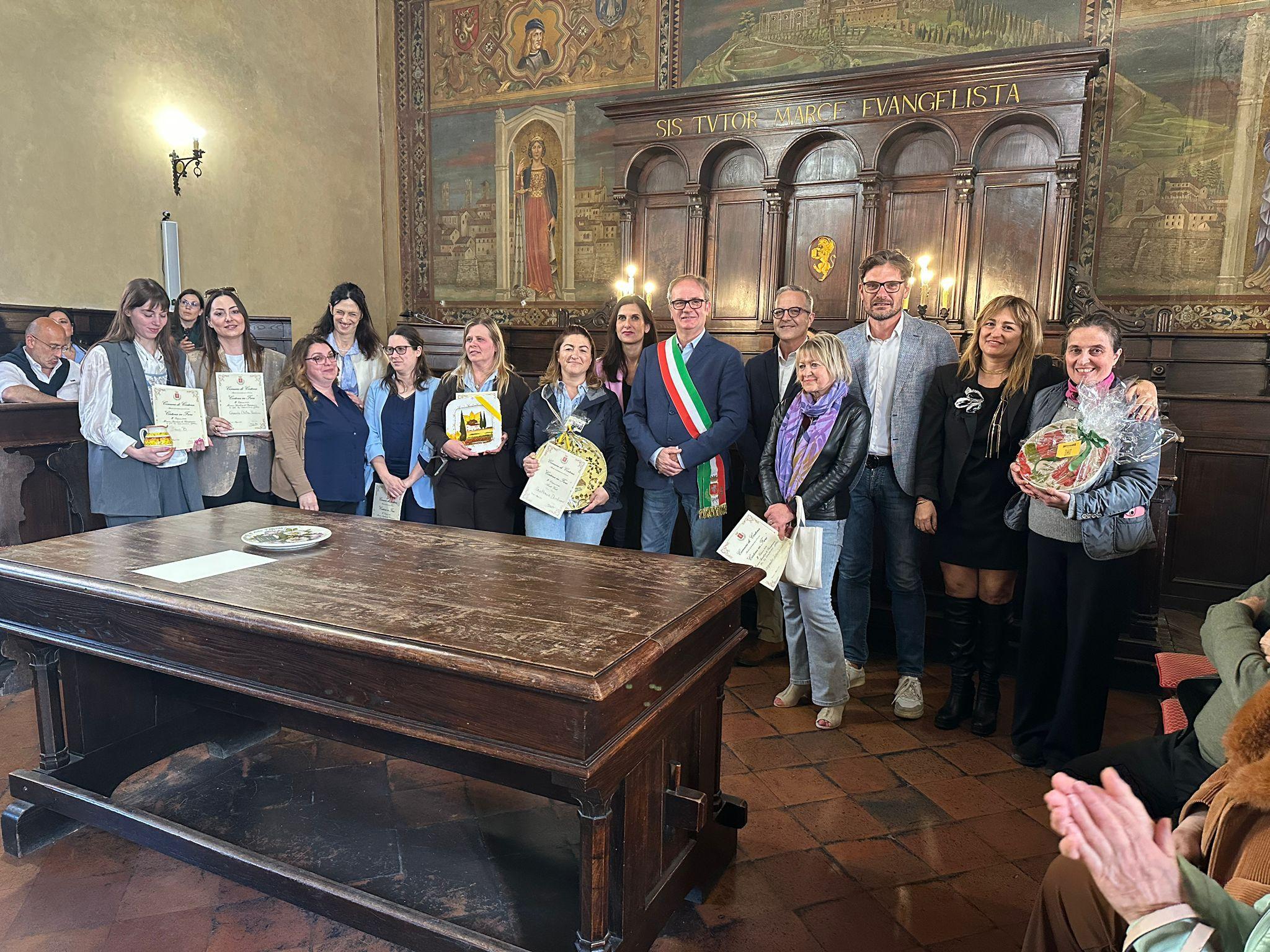 Cortona in fiore chiude in bellezza. Un boom di turisti italiani con ...