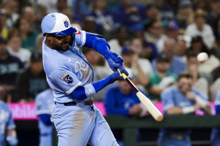 Royals' Maikel Garcia's sacrifice fly beats Mariners in 10th