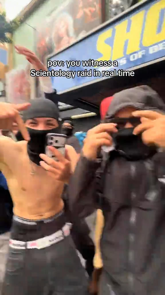 Mob of teens storms Times Square Scientology church amid viral 'speed ...