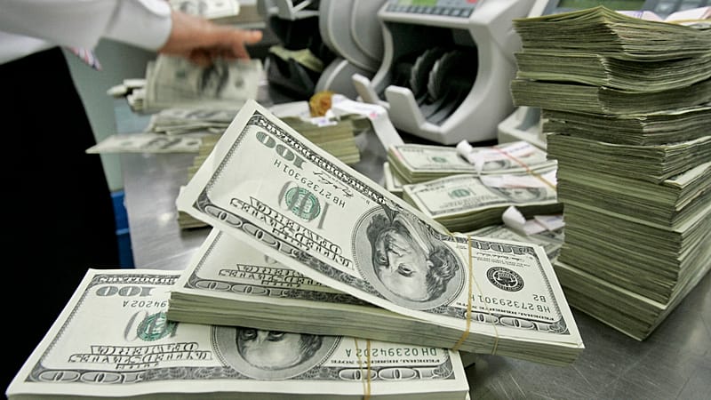 Europe vs the Americas: Where is the number of billionaires growing ...
