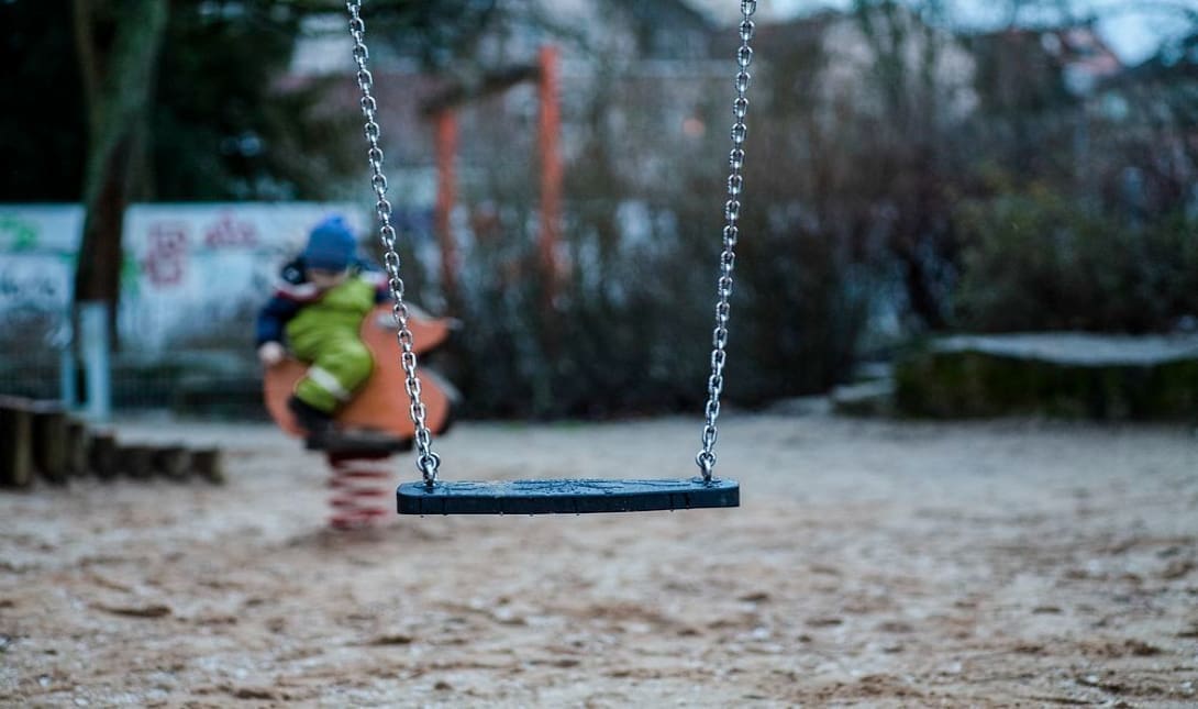 Έκλεψαν κούνιες από παιδική χαρά στην Εύβοια