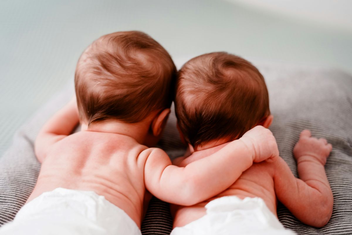 UK twins discover they share same mother, birthday and womb but ...