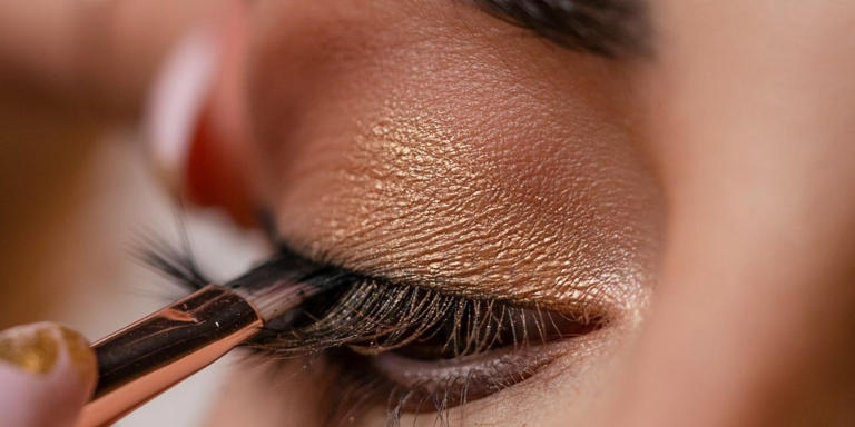 Αυτό είναι το trick με το eyeliner που κάνει τα μάτια να δείχνουν ...