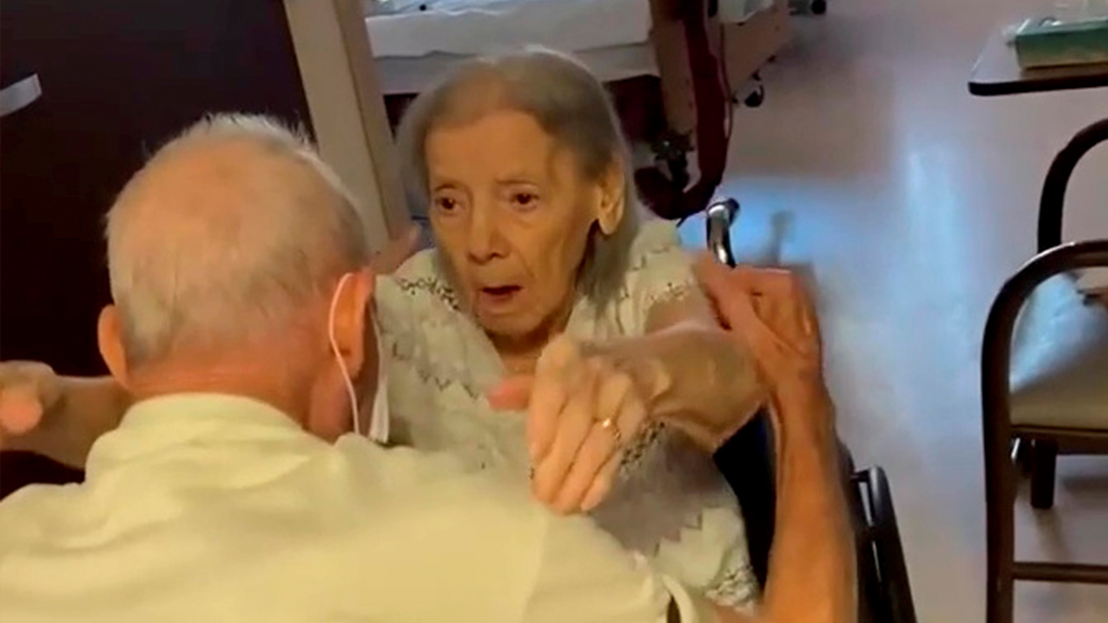 Adorable moment elderly couple married for 73 years reunited after a ...