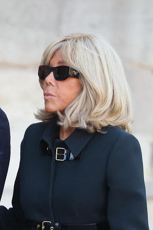 Brigitte Macron : les secrets de sa silhouette et sa discipline à l’Élysée