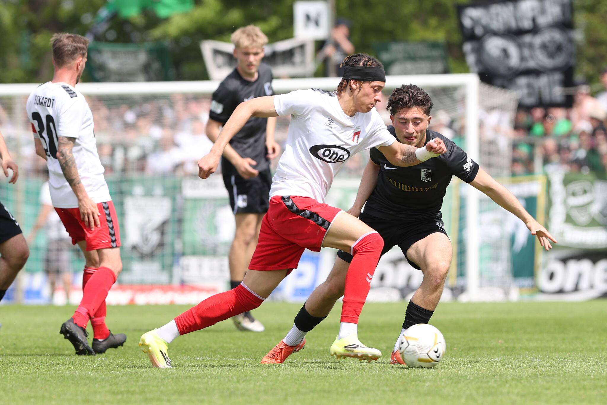 Viermal Ratifo und 2500 Gästefans: Chemie Leipzig zerlegt den ZFC ...