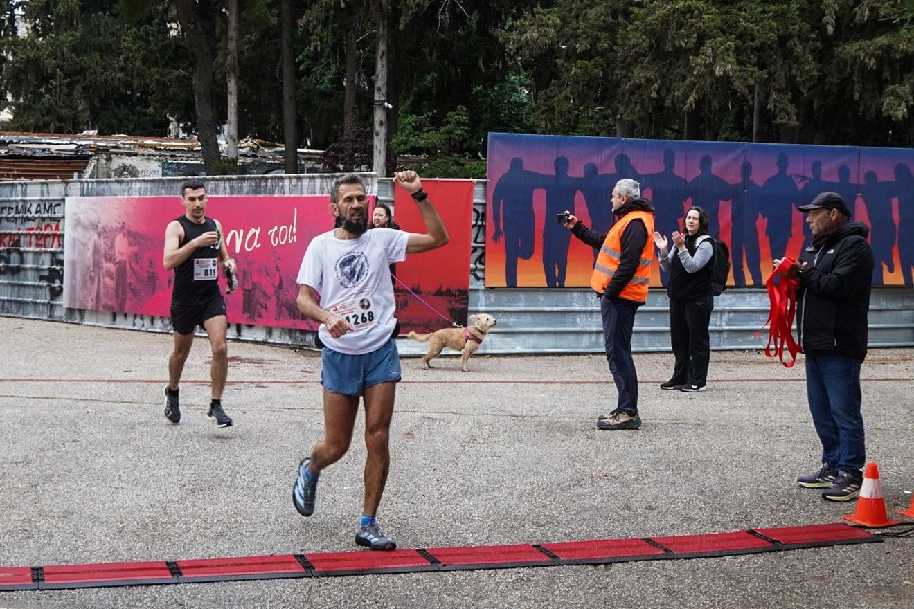 Λαϊκός αγώνας μνήμης: Χιλιάδες έτρεξαν τη διαδρομή των 200 ...