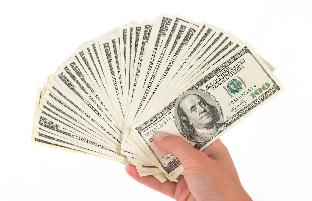 15 habits rich people hide that should worry the rest of us