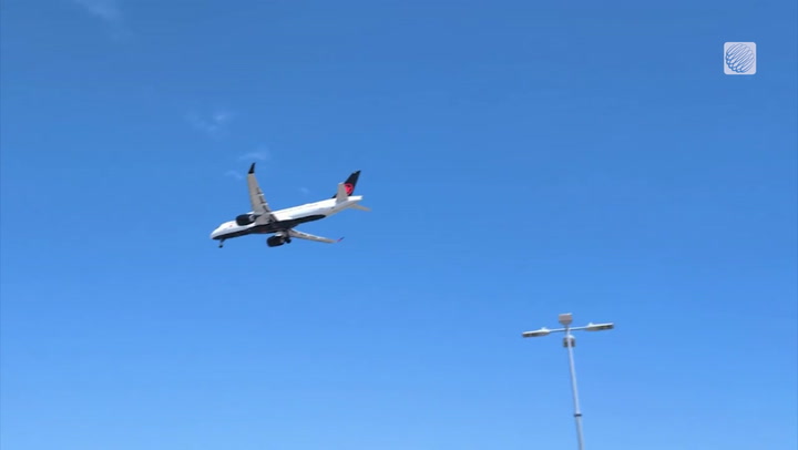 Plane spotting at McArthurGlen Outlet Mall