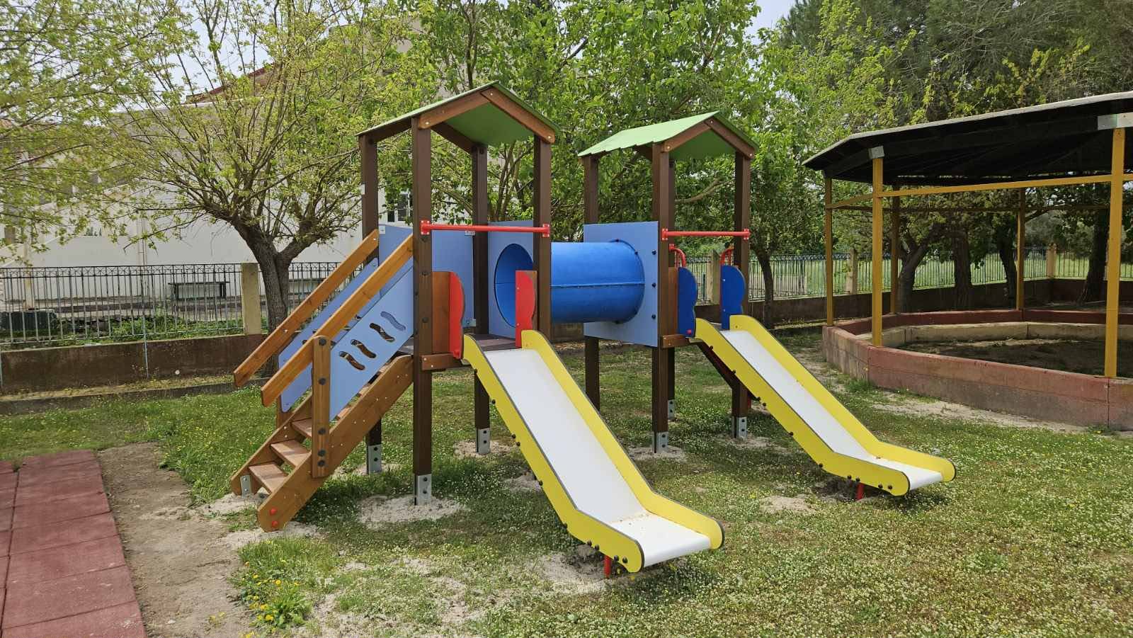 Η αυλή φοράει τα καλά της στο 2ο Νηπιαγωγείο και τον Βρεφικό Σταθμό ...