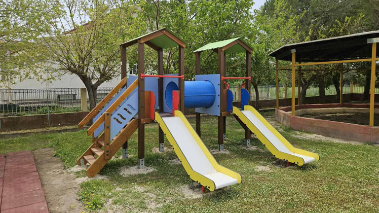 Η αυλή φοράει τα καλά της στο 2ο Νηπιαγωγείο και τον Βρεφικό Σταθμό ...