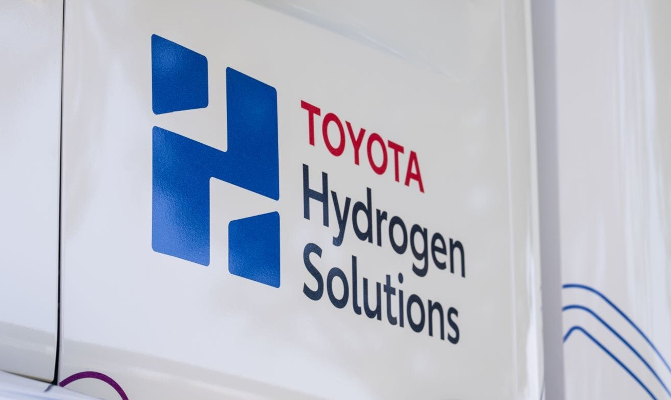 Toyota studia lo scooter a idrogeno con il serbatoio intercambiabile