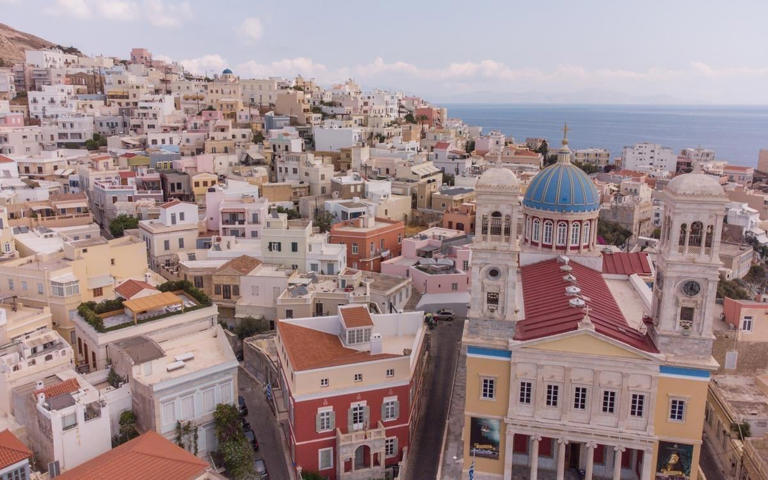 Κυκλάδες: Θετικά μηνύματα και συγκρατημένη αισιοδοξία για τη θερινή σεζόν
