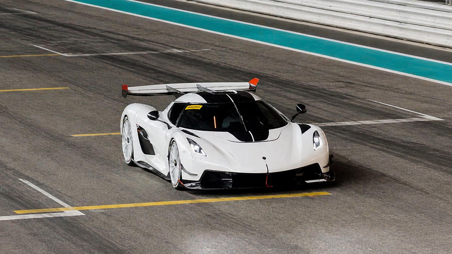 Koenigsegg Jesko, $3 million, performs on Abu Dhabi circuit