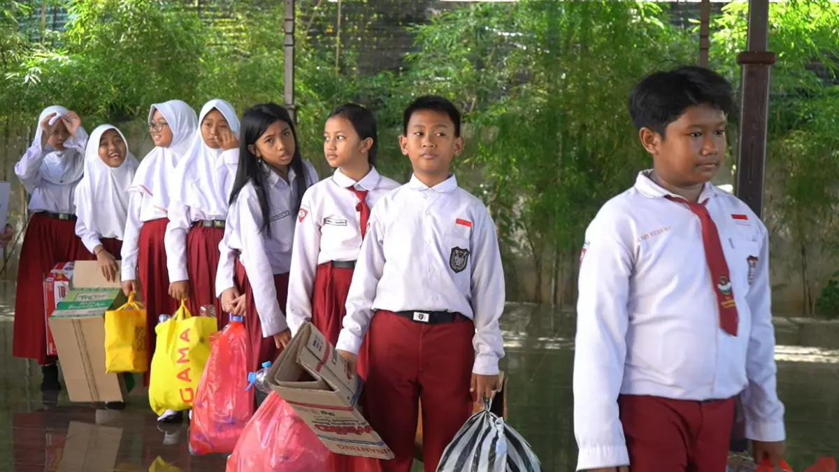 Siswa SD Bhayangkari Balikpapan diajarkan hasilkan uang dari sampah ...