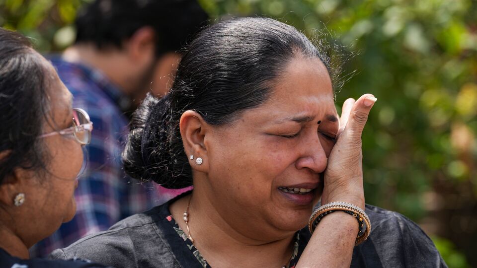 Delhi building fire witnesses recount horror: 'Kids tried to jump ...