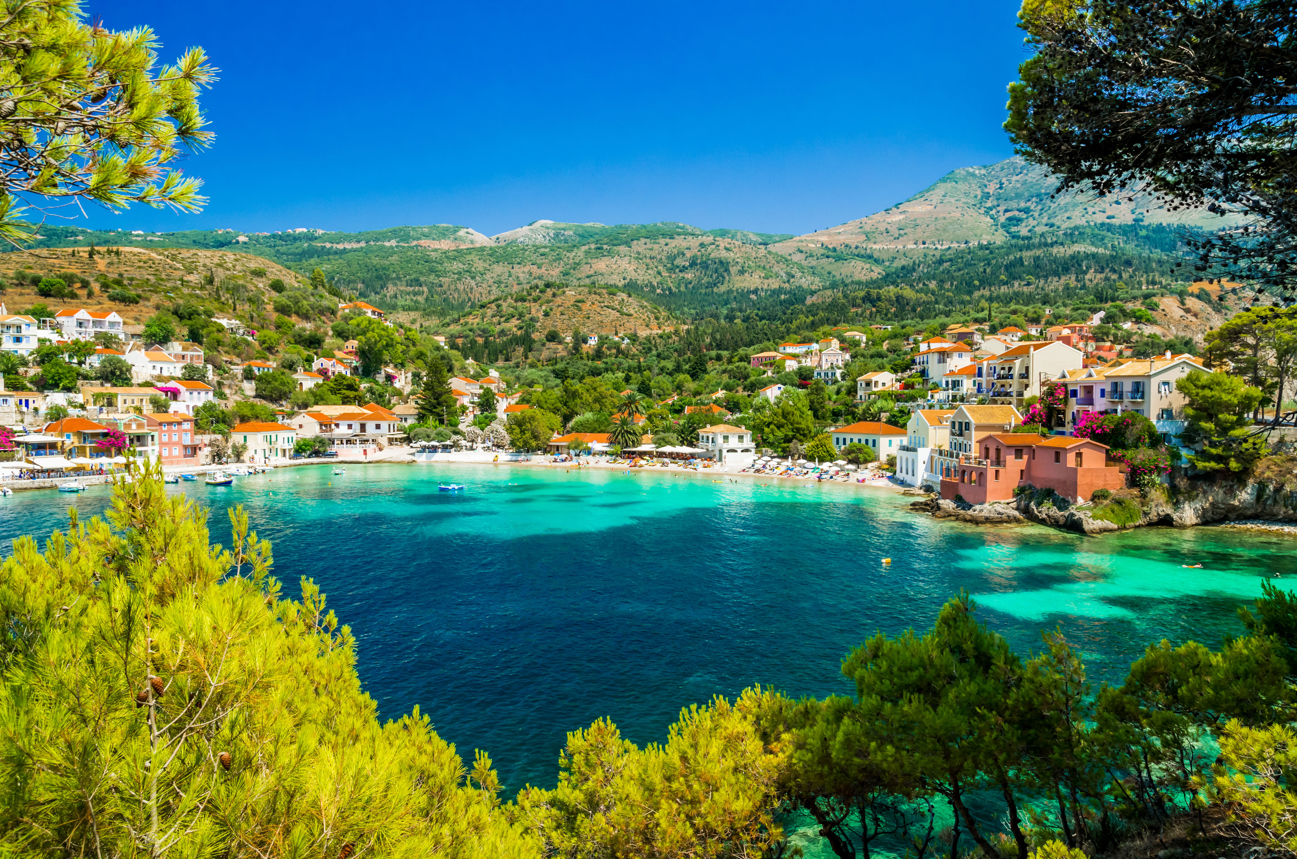 Vergeet Mykonos: waarom iedereen dit jaar naar het 'goedkoopste' eiland ...