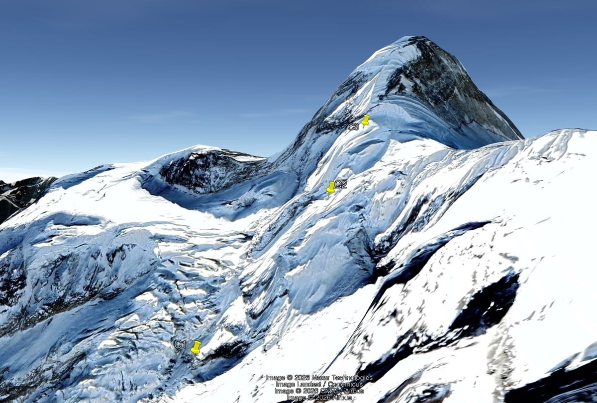South Korean team first to summit Sat Peak