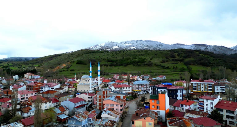 Tokat’ın çatı katında bahar ayındaki kış manzarası mest etti