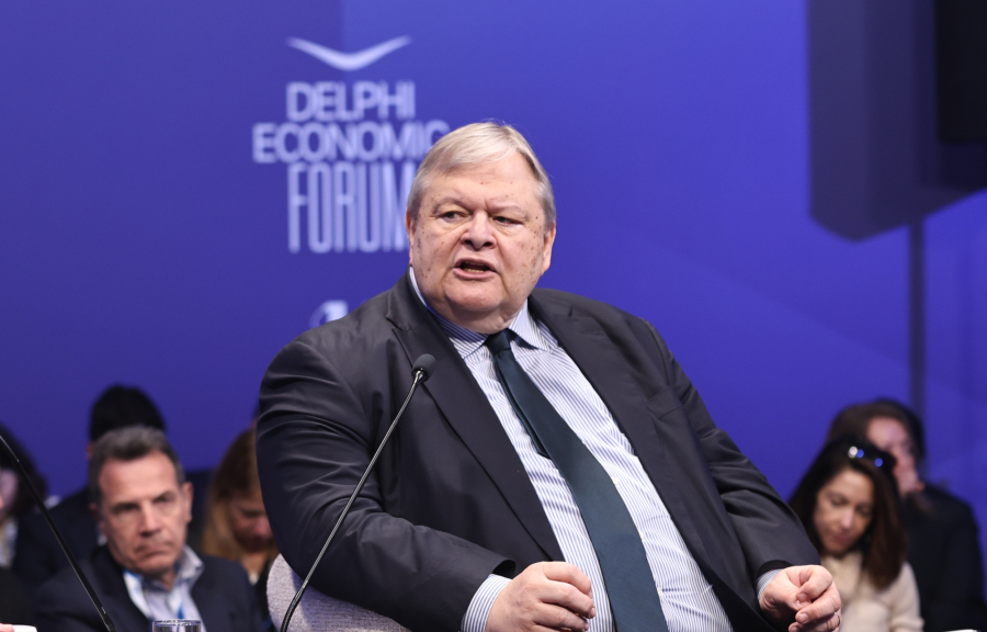 Η αναγόρευση σε επίτιμο διδάκτορα αναδεικνύεται σε συγκέντρωση με ...