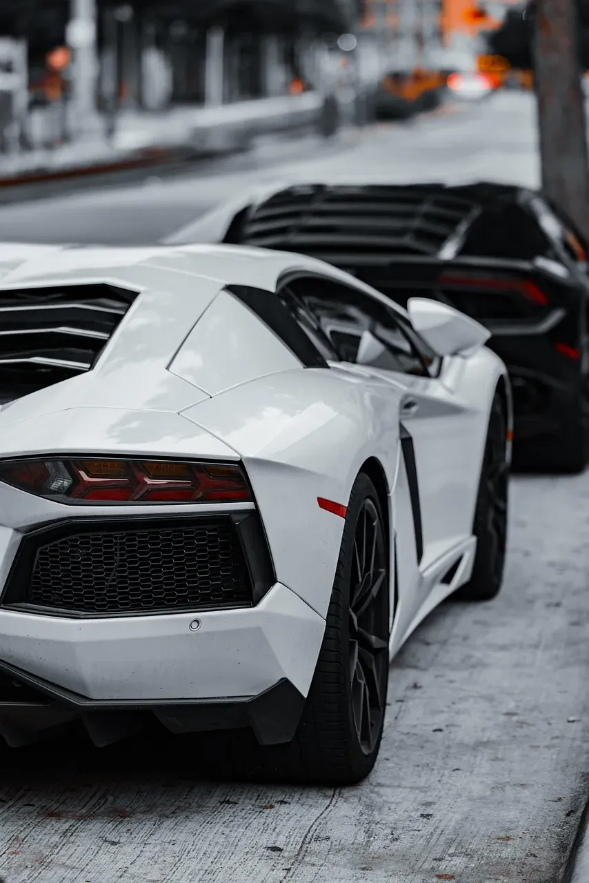 7 things middle-class families do that wealthy people rarely consider