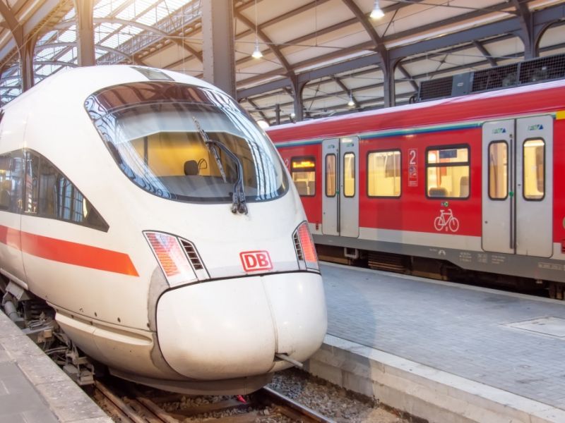 Deutsche Bahn News heute: Reparatur an einem Signal in Alexanderplatz