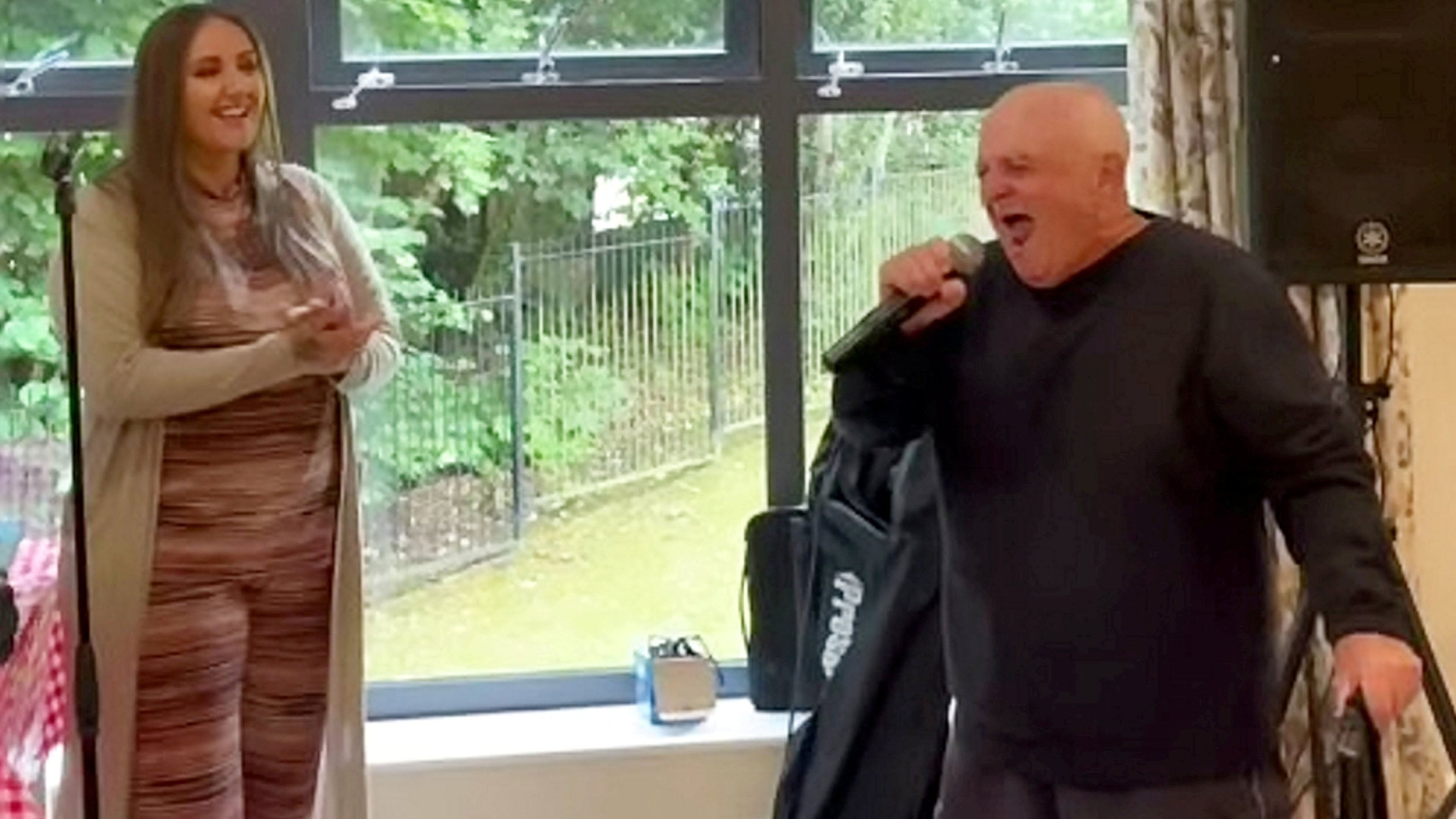 81-year-old wows nursing home residents with impromptu singing performance