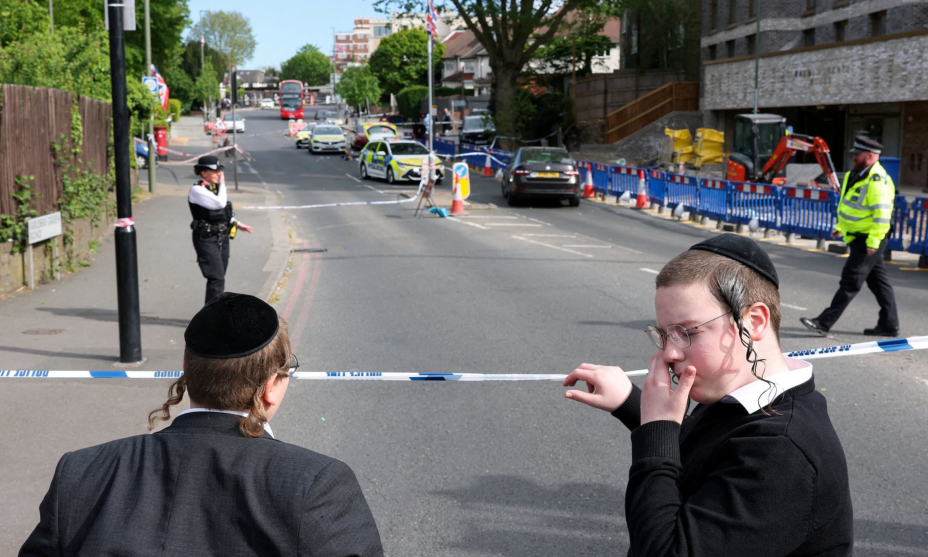 Former Marines are hired to protect synagogues and Jewish schools after ...