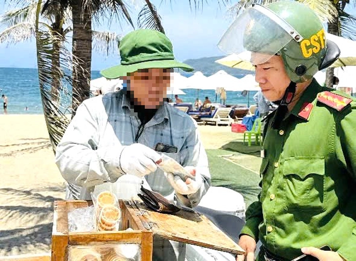 Bị tố bán cây kem giá 100.000 đồng ở Nha Trang, người bán kem nói gì?