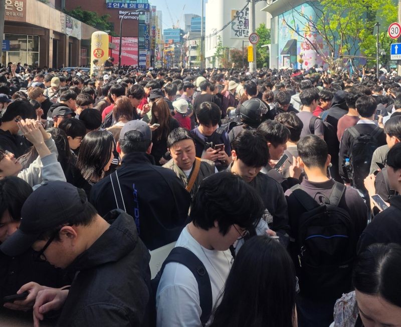 Madness in Seoul: Pokemon event cancelled in South Korea after 40,000 ...
